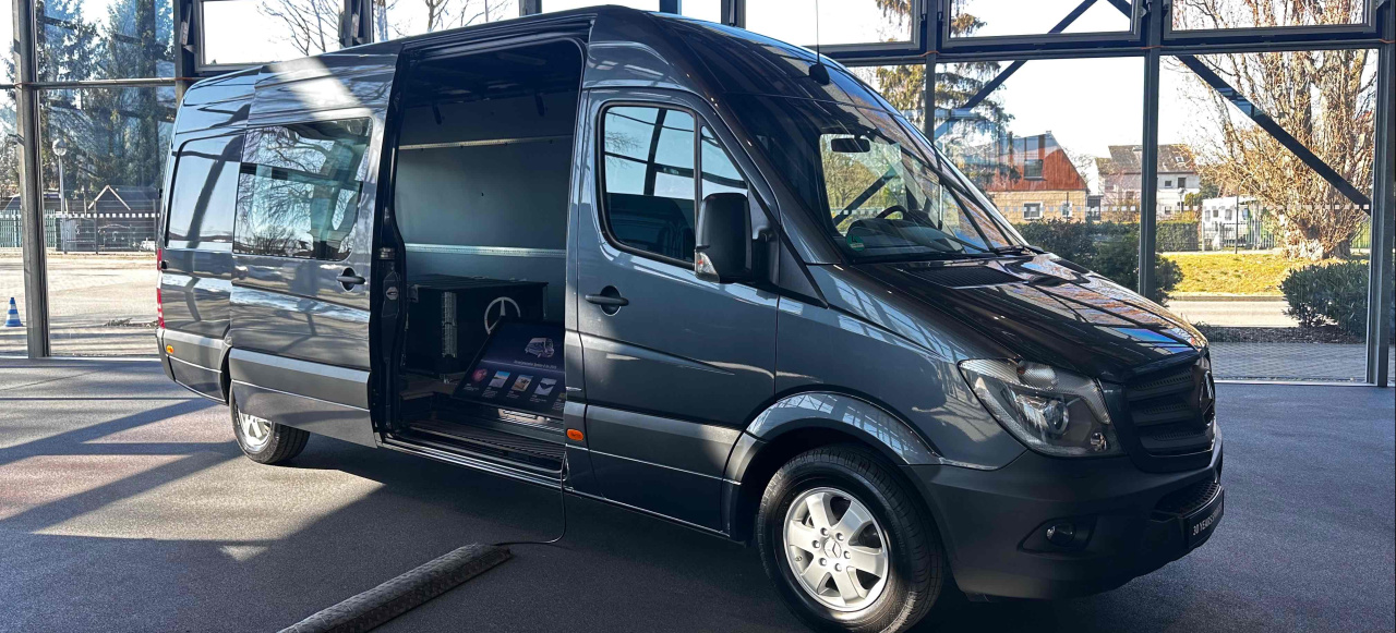 Mercedes-Benz Vans feiert 30 Jahre Sprinter: Der Sprinter hat Geburtstag - Sternstunde ...