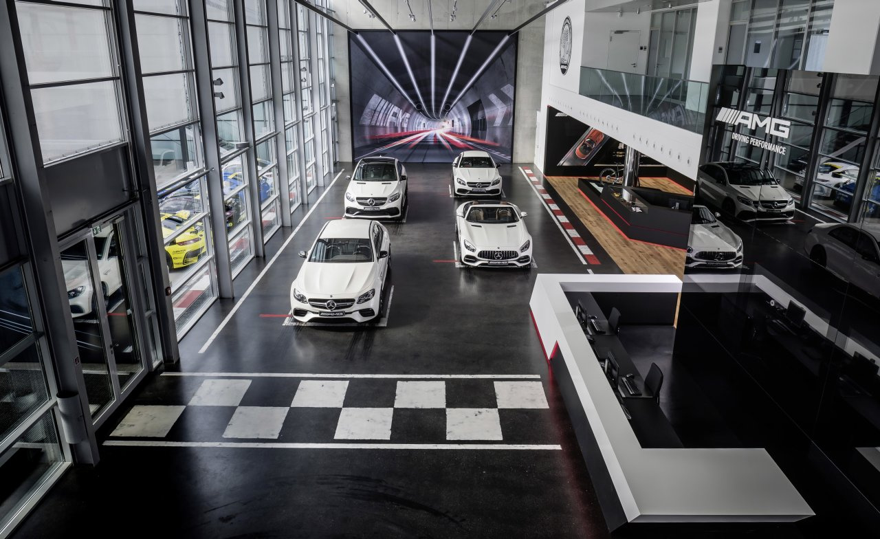 Mercedes-AMG Autohaus: Mercedes-AMG eröffnet neu gestalteten Showroom ...