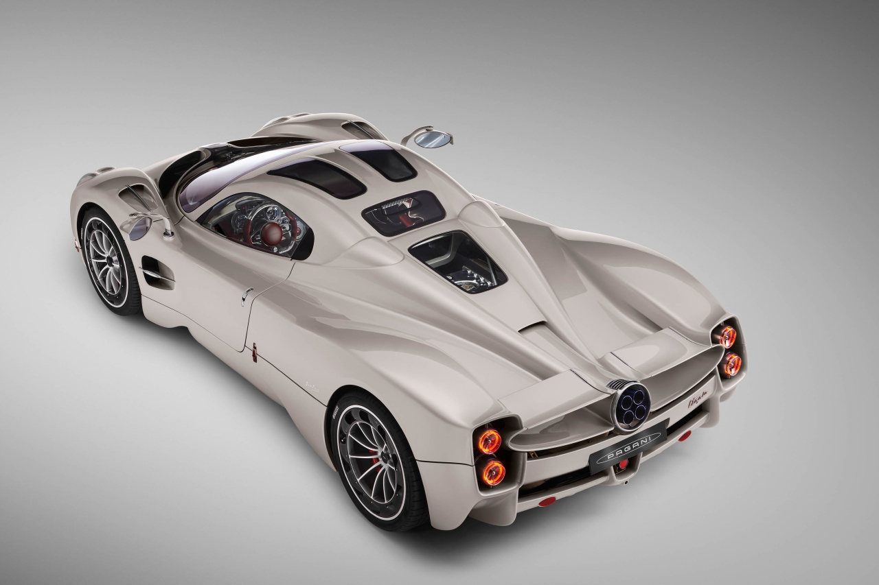 Premiere: Pagani Utopia mit AMG V12: AMG-Power inside: das neue Pagani ...